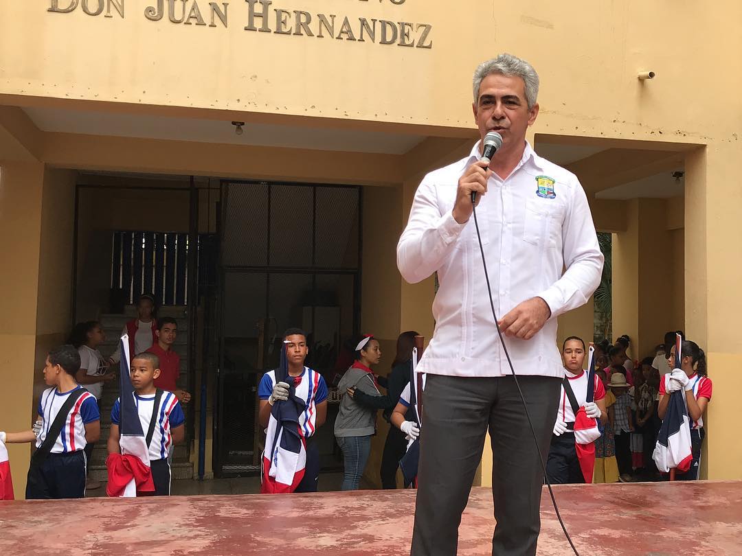 El ayuntamiento municipal entrega corona a la glorieta de fernando ...